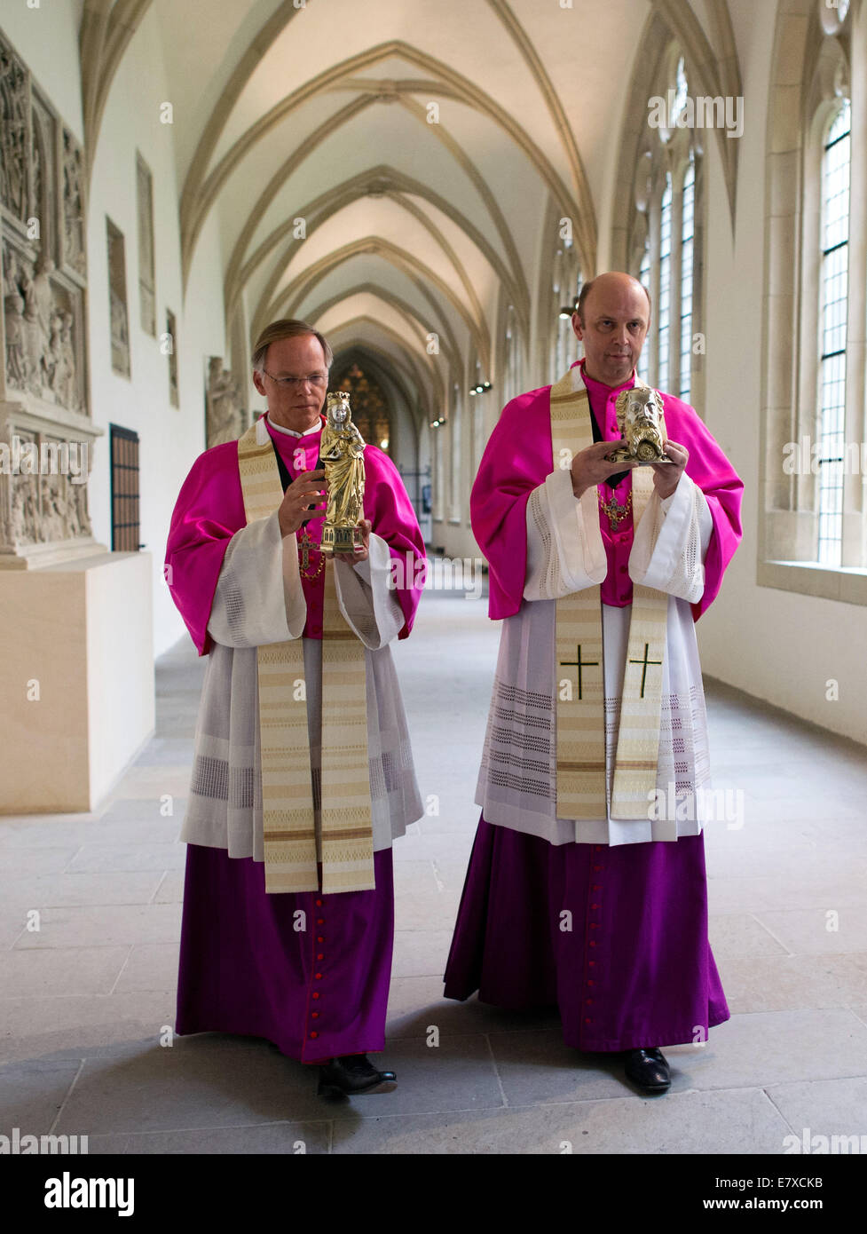 Altar vessels hi-res stock photography and images - Alamy