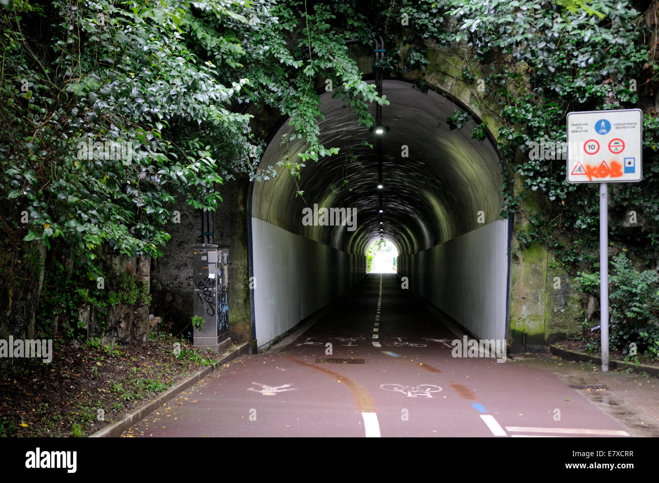Tunnel pedestrian hi-res stock photography and images - Alamy