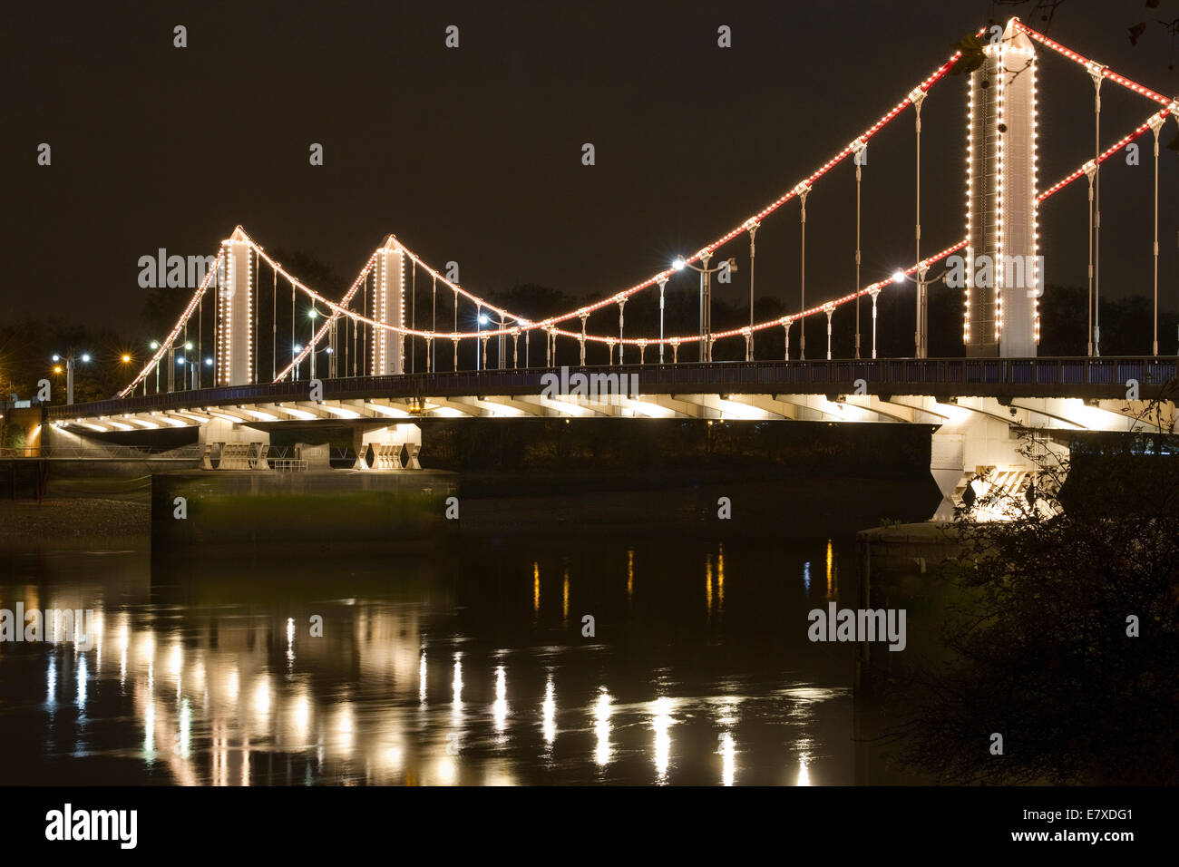 Chelsea Bridge in London, England Stock Photo - Alamy