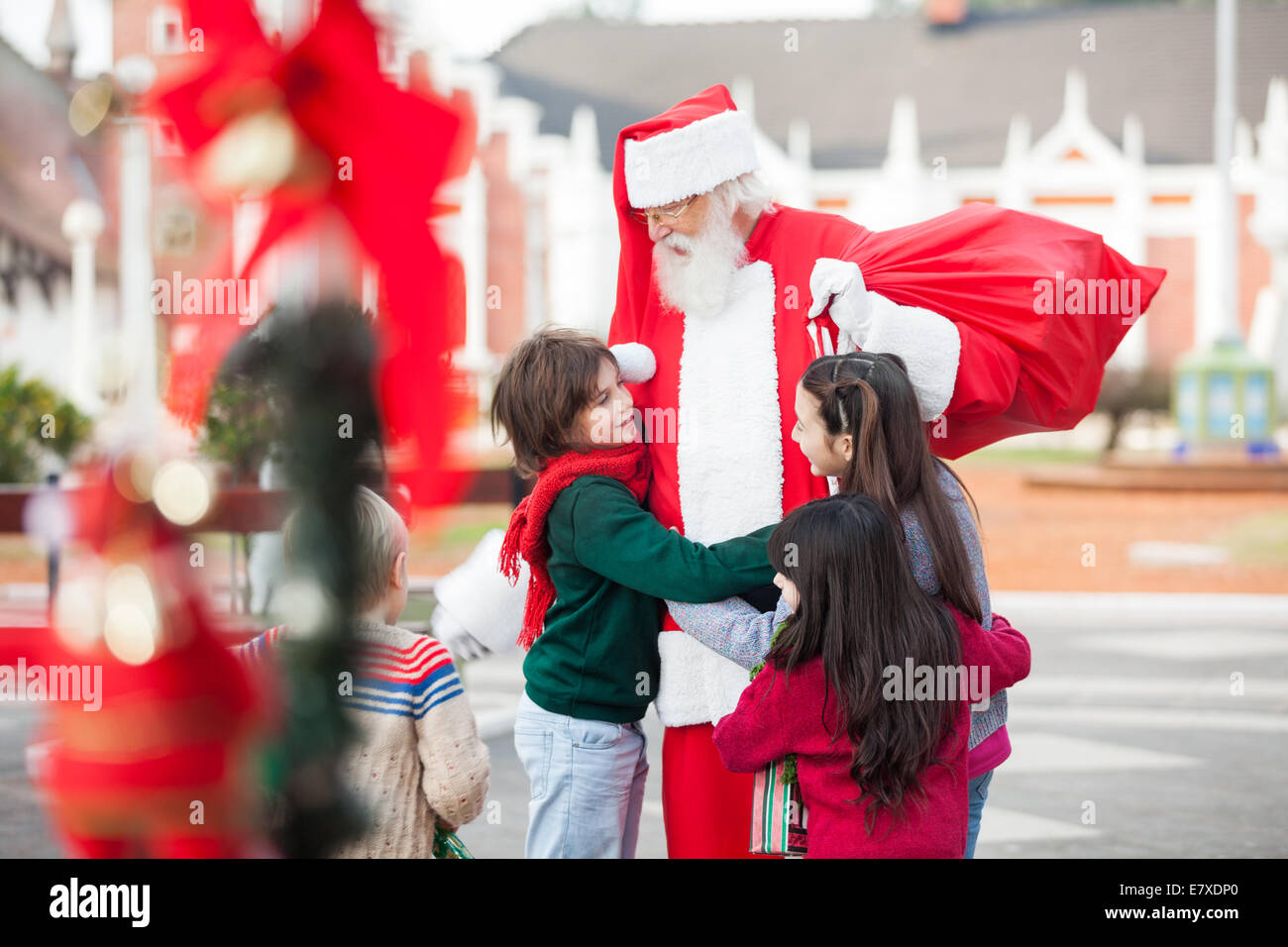 Children with santa hi-res stock photography and images - Alamy