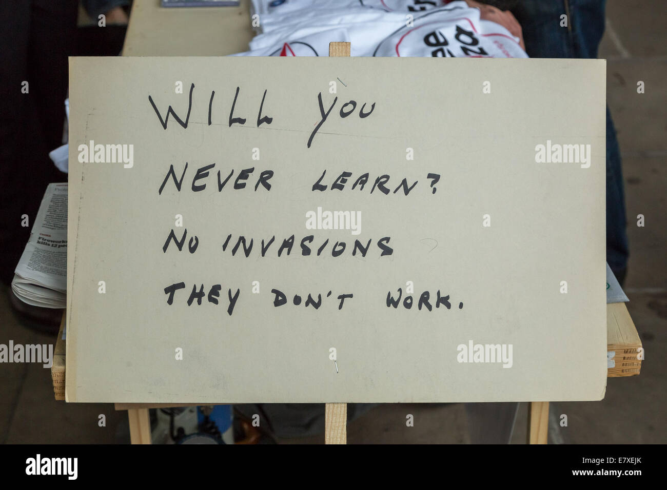 Anti war protest downing street hi-res stock photography and images - Alamy