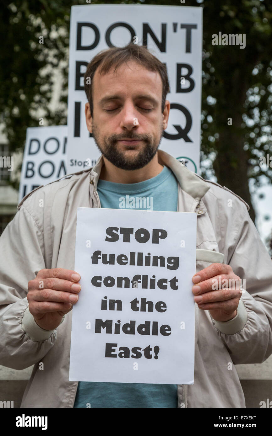 Dont bomb iraq protest hi-res stock photography and images - Alamy
