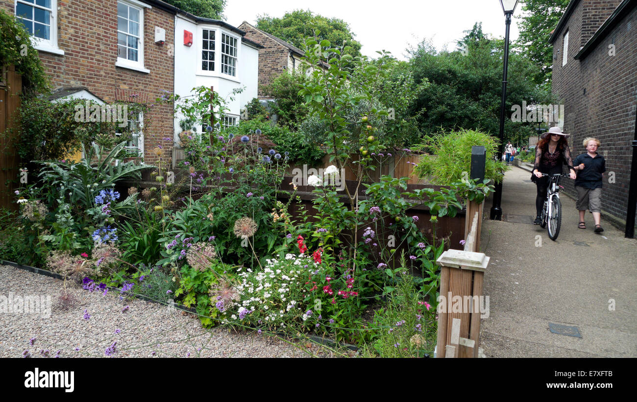 English Cottage Gardens High Resolution Stock Photography and Images ...