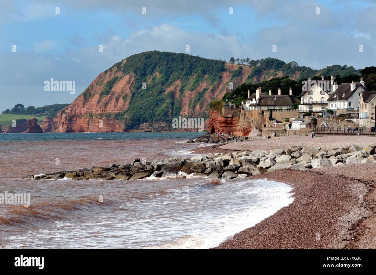 Seafront holiday cottages hi-res stock photography and images - Alamy