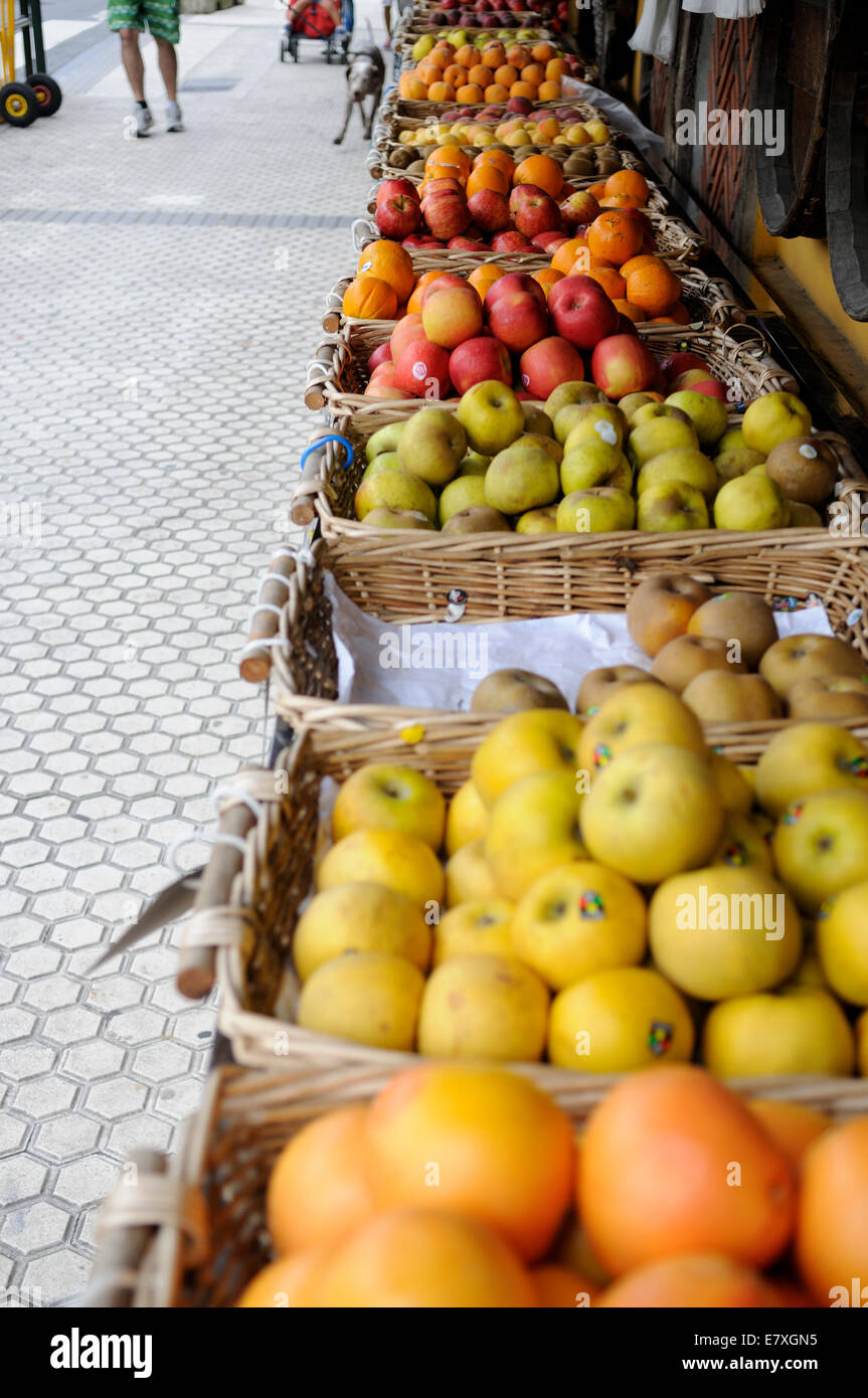 Apples exterior hi-res stock photography and images - Alamy