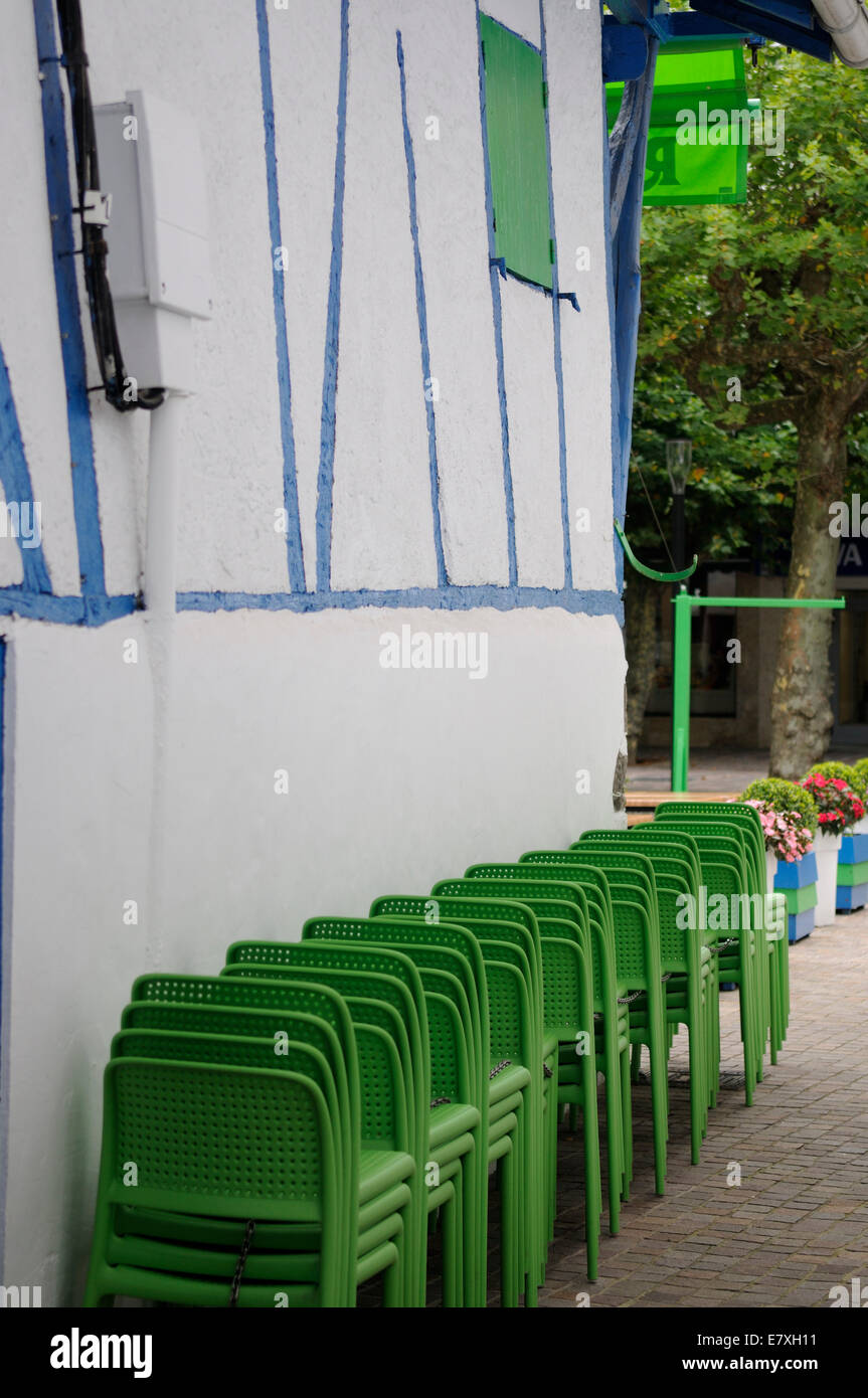 Chairs order hi-res stock photography and images - Alamy