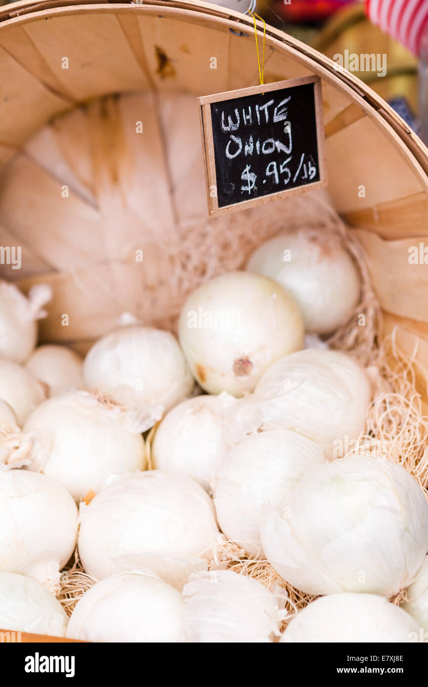 Fresh organic onions on sale at the local farmers market Stock Photo ...