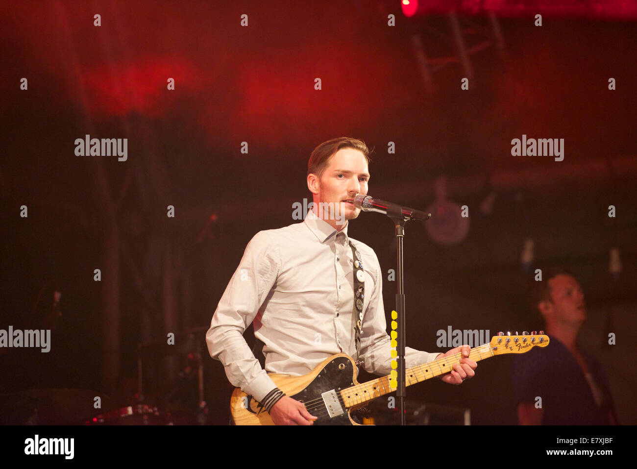 Dan gillespie sells feeling hi-res stock photography and images - Alamy