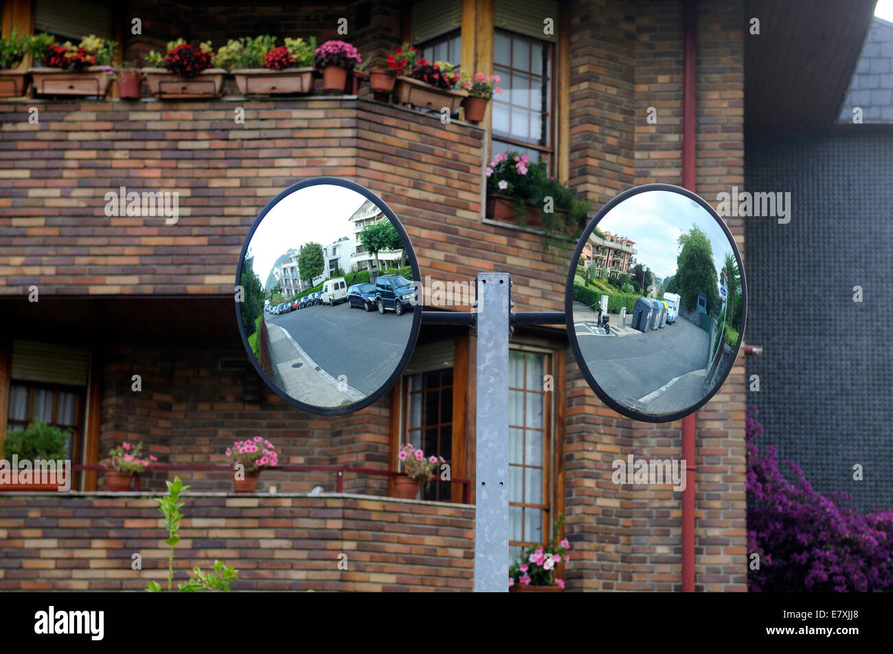 Two mirrors hi-res stock photography and images - Alamy