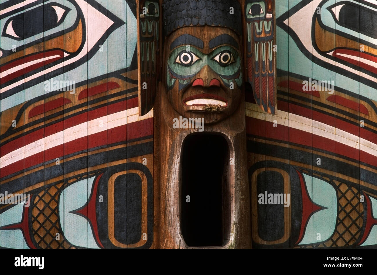 Tlingit clan house hi-res stock photography and images - Alamy
