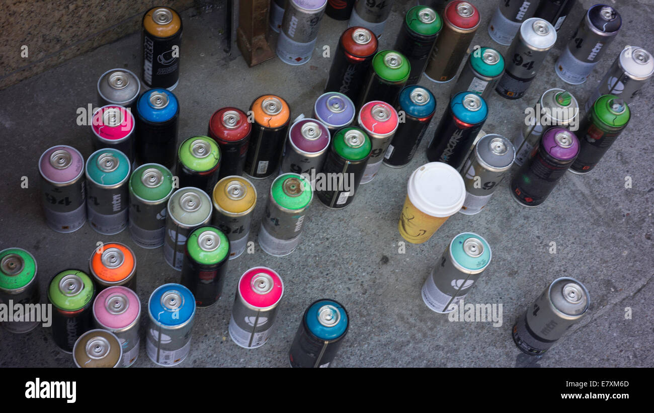 multiple spray paint cans Stock Photo - Alamy