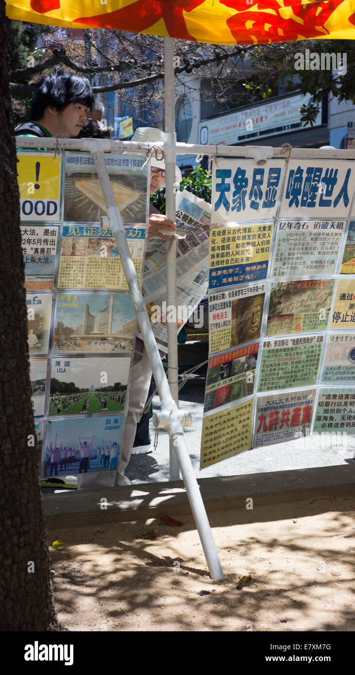 Chinese newspapers hi-res stock photography and images - Alamy