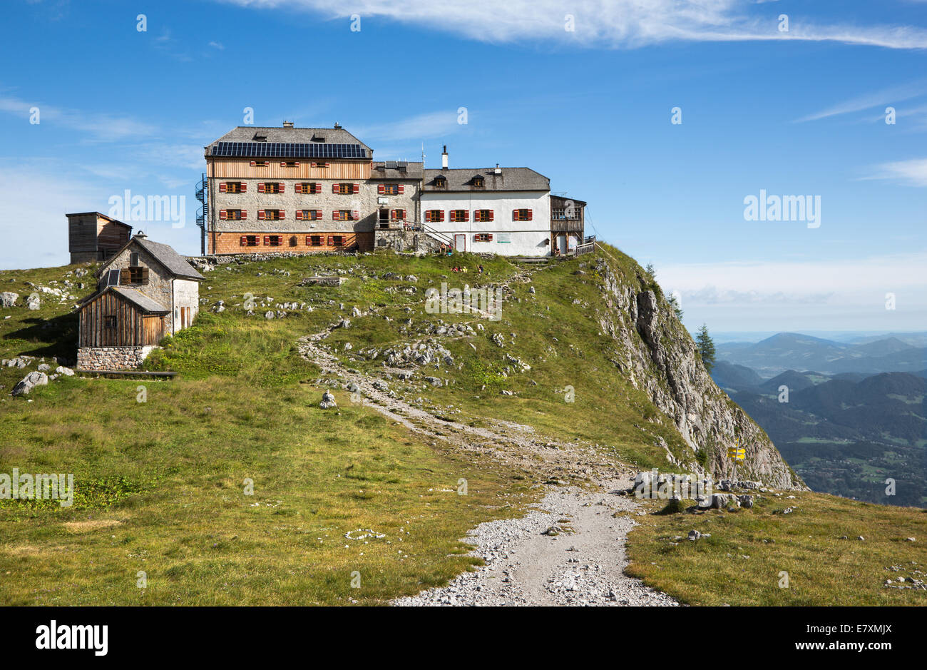 Chalet hi-res stock photography and images - Alamy