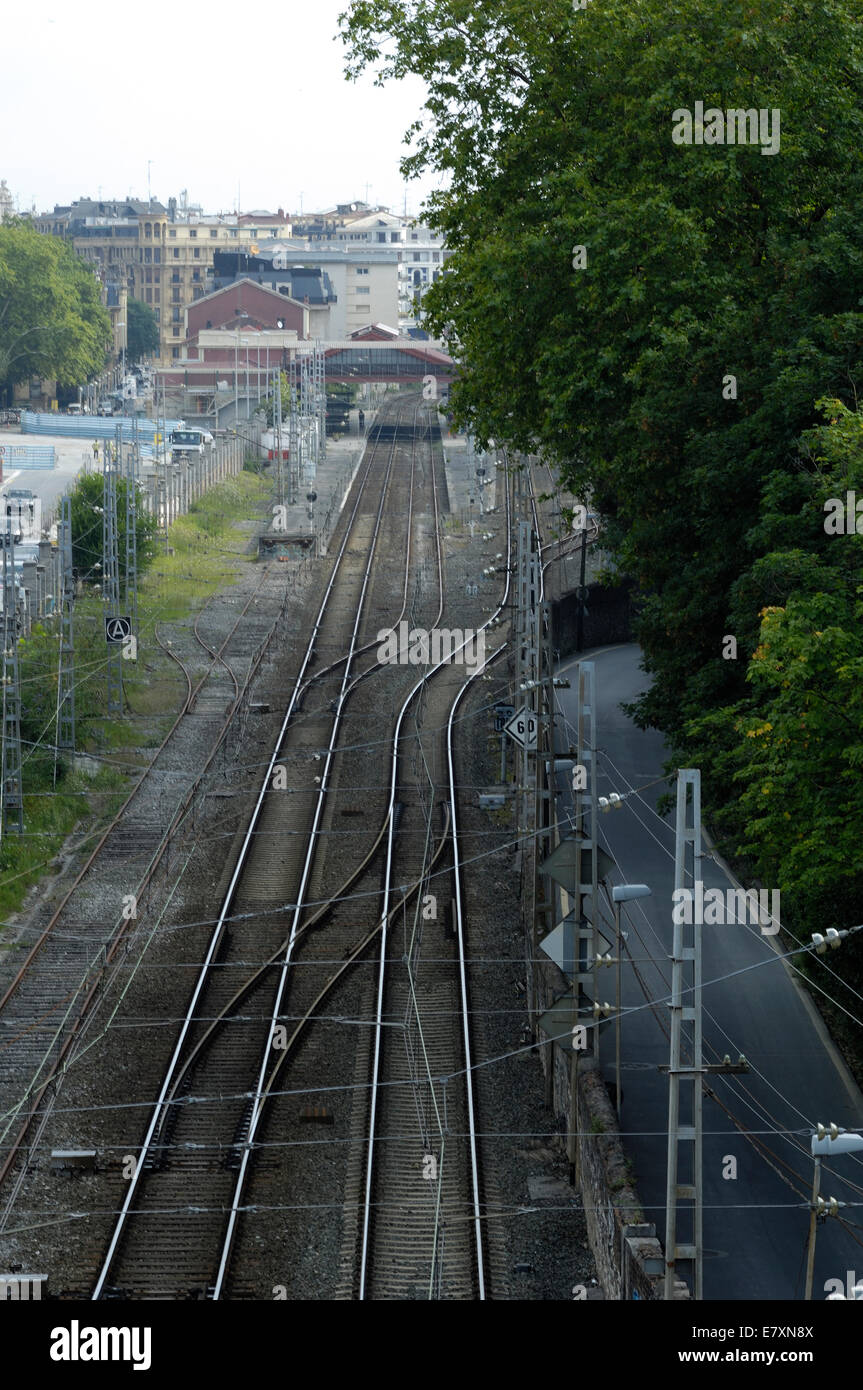 Tracks lines hi-res stock photography and images - Alamy