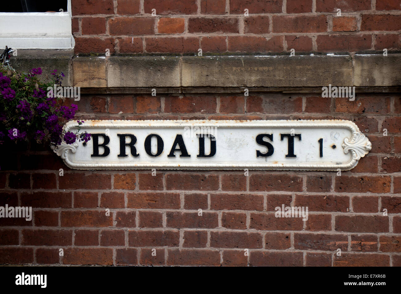 Cast iron street sign hi-res stock photography and images - Alamy