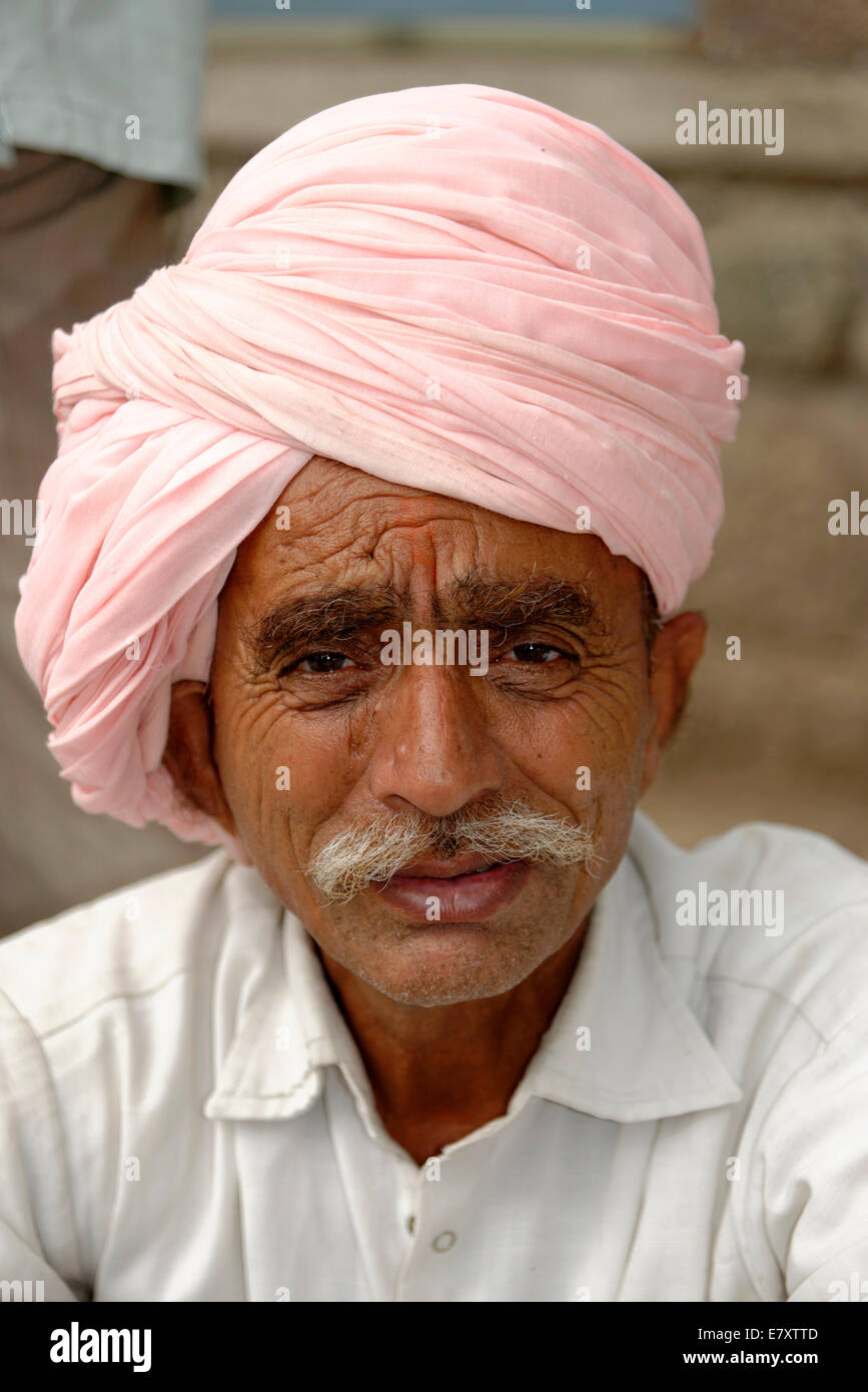 Indian man head and shoulders hi-res stock photography and images - Alamy