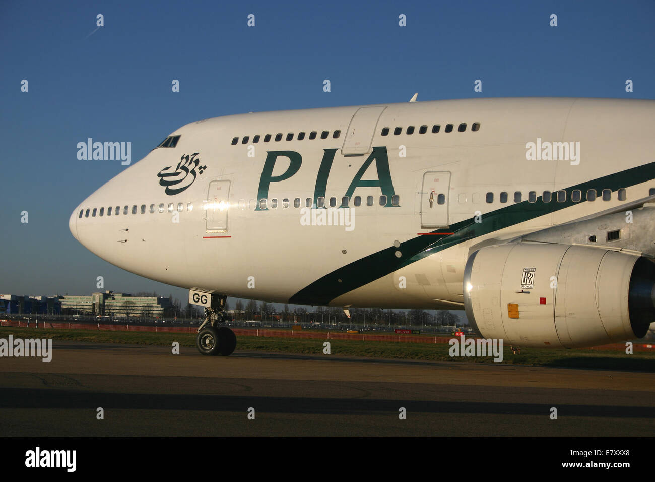 Pakistan airlines hi-res stock photography and images - Alamy