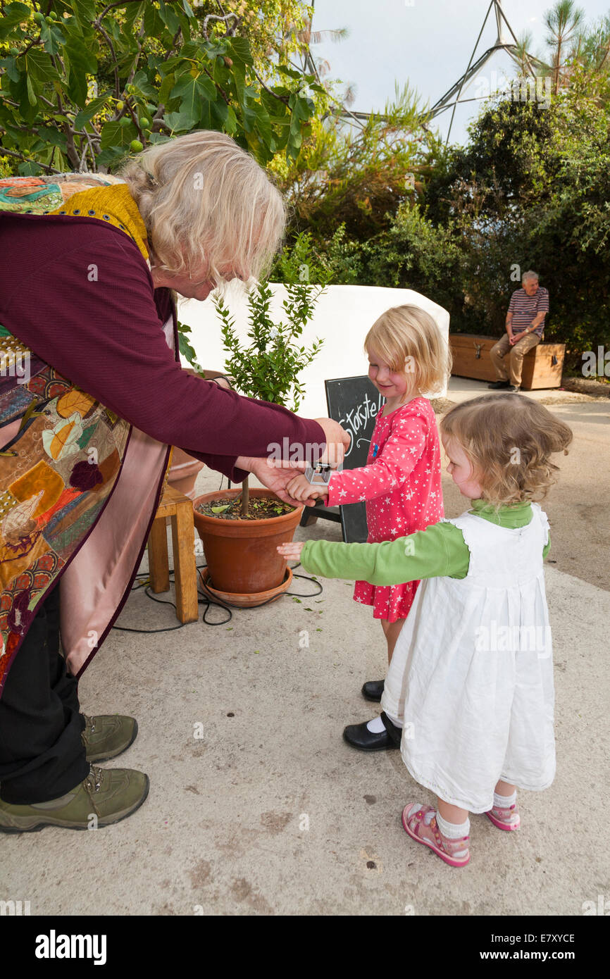 Storyteller children hi-res stock photography and images - Alamy
