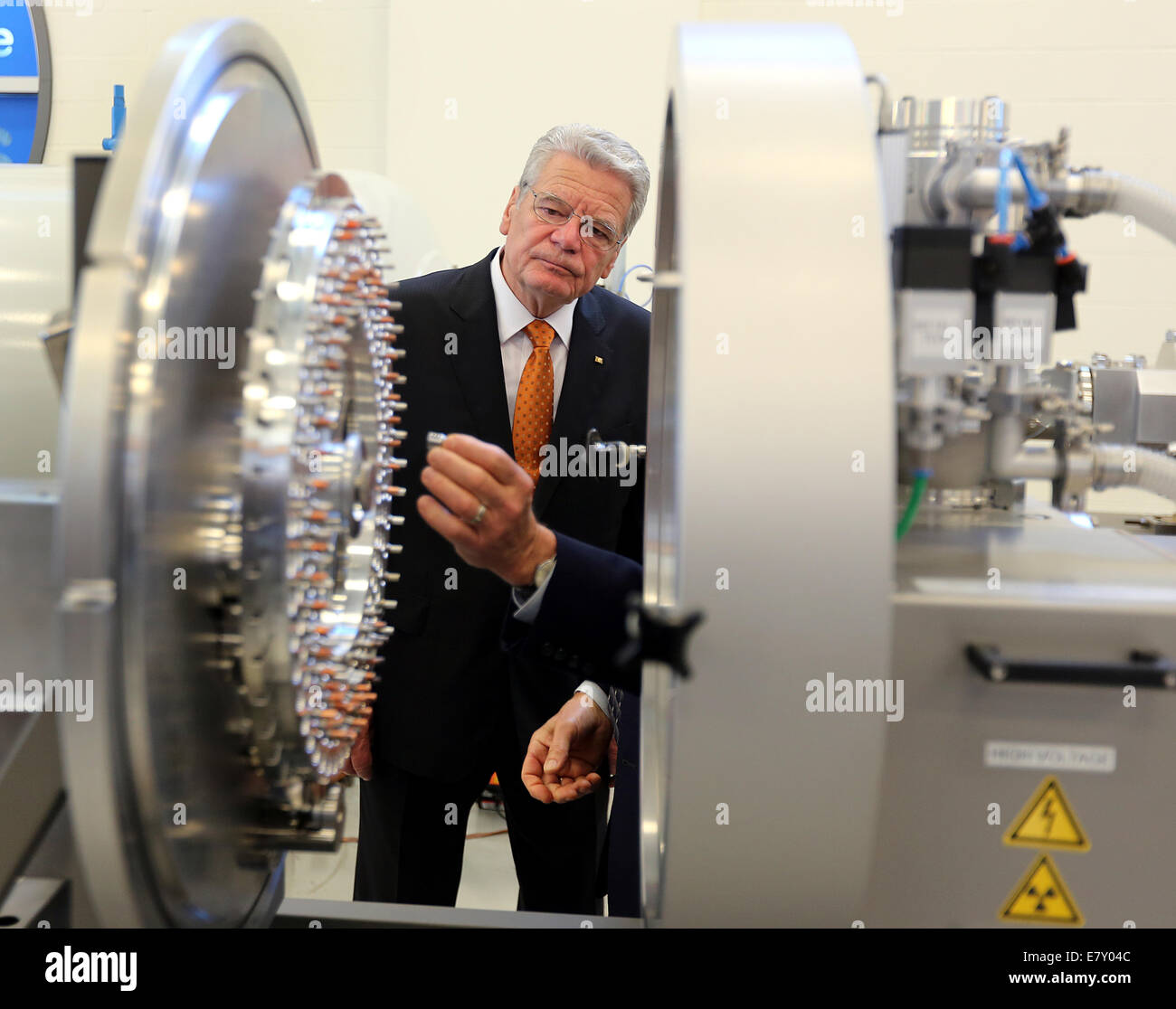 Accelerator mass spectrometry hi-res stock photography and images - Alamy