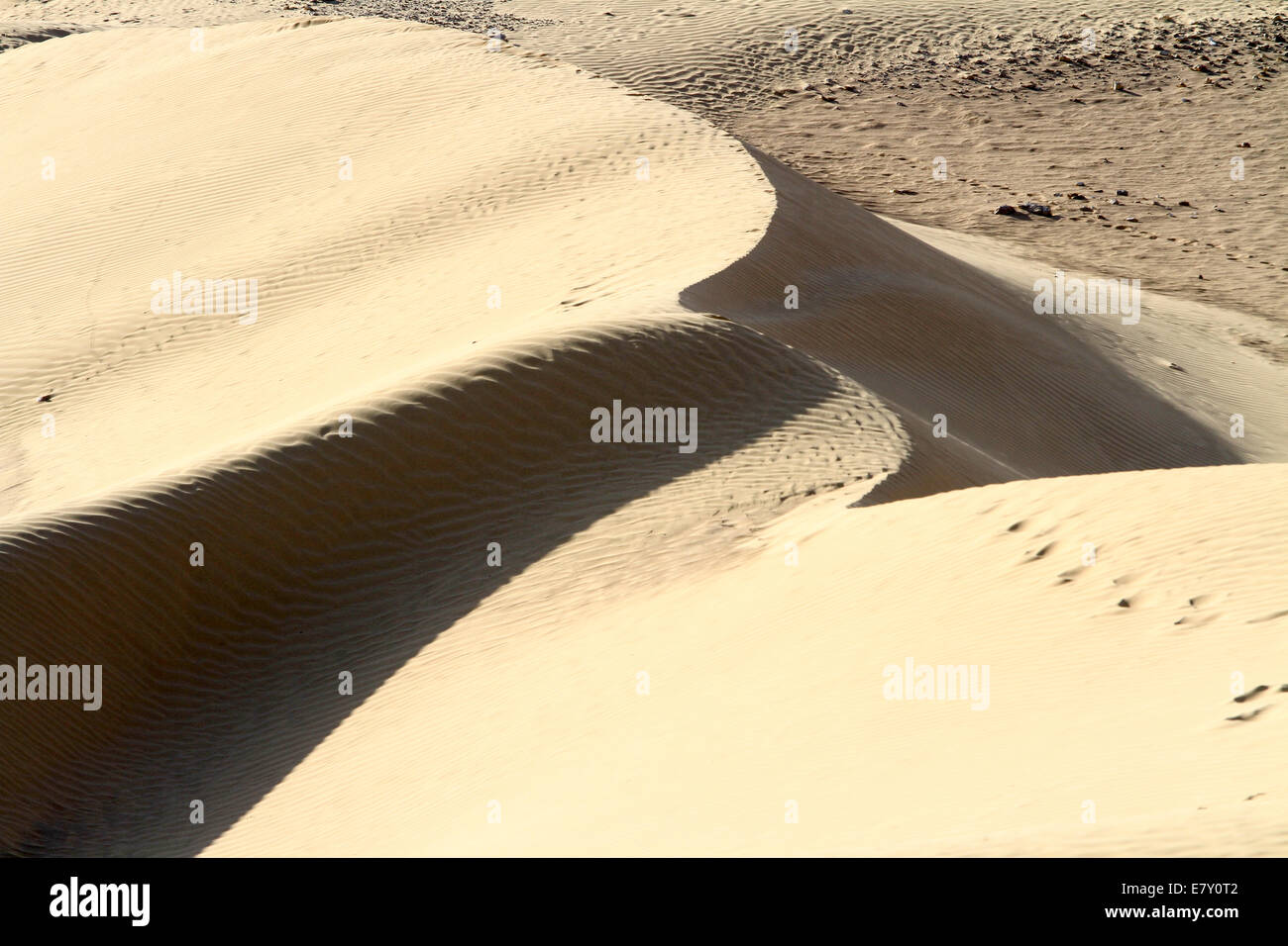 Lines sand shaped wind hi-res stock photography and images - Alamy