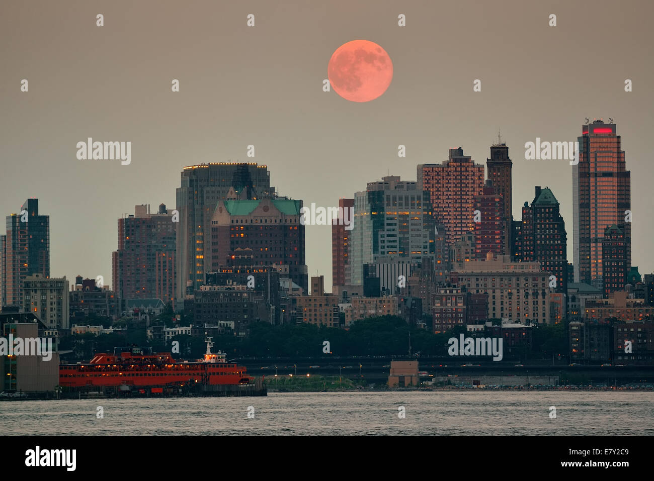 Super Moon and downtown buildings in Brooklyn Stock Photo - Alamy
