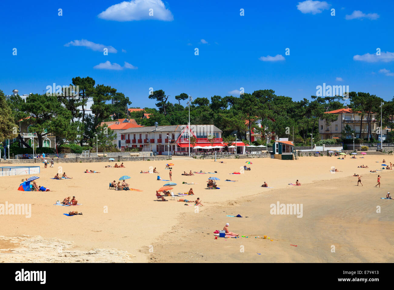 St palais sur mer hi-res stock photography and images - Alamy