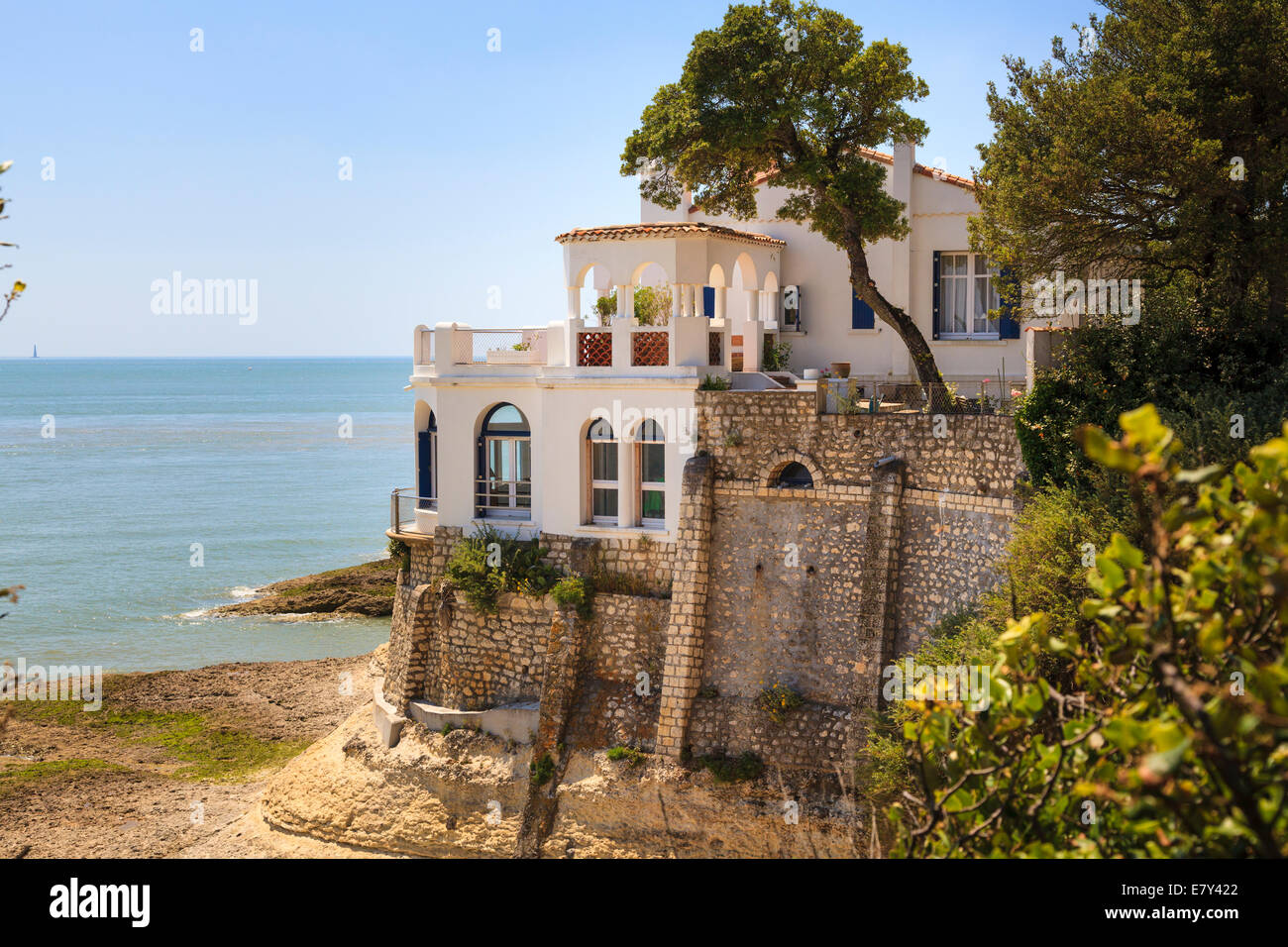 Imposing buildings hi-res stock photography and images - Alamy