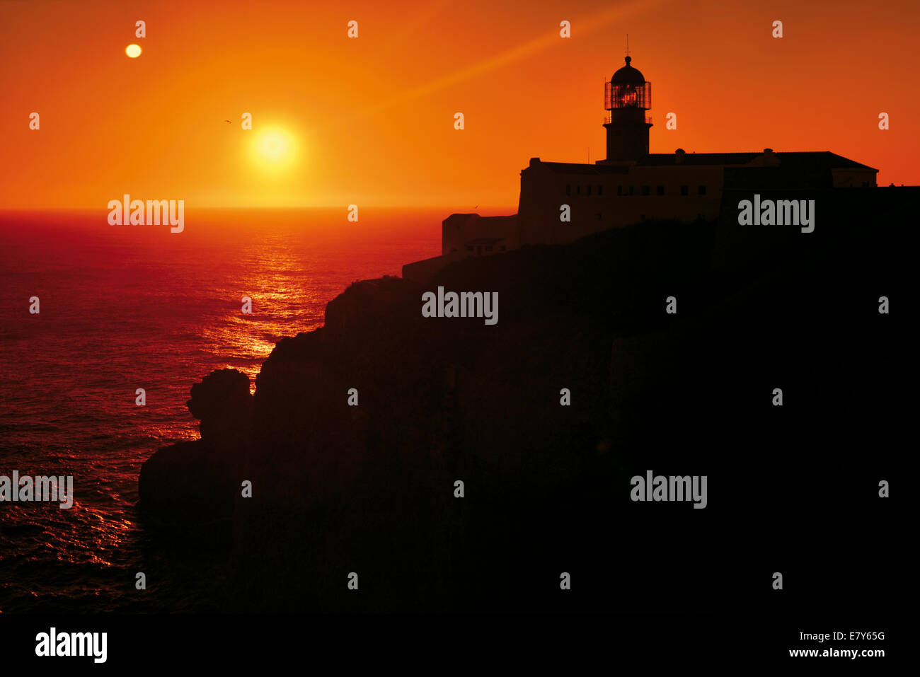 Portugal, Algarve: Sundown at the Lighthouse of Cape Saint Vincent ...