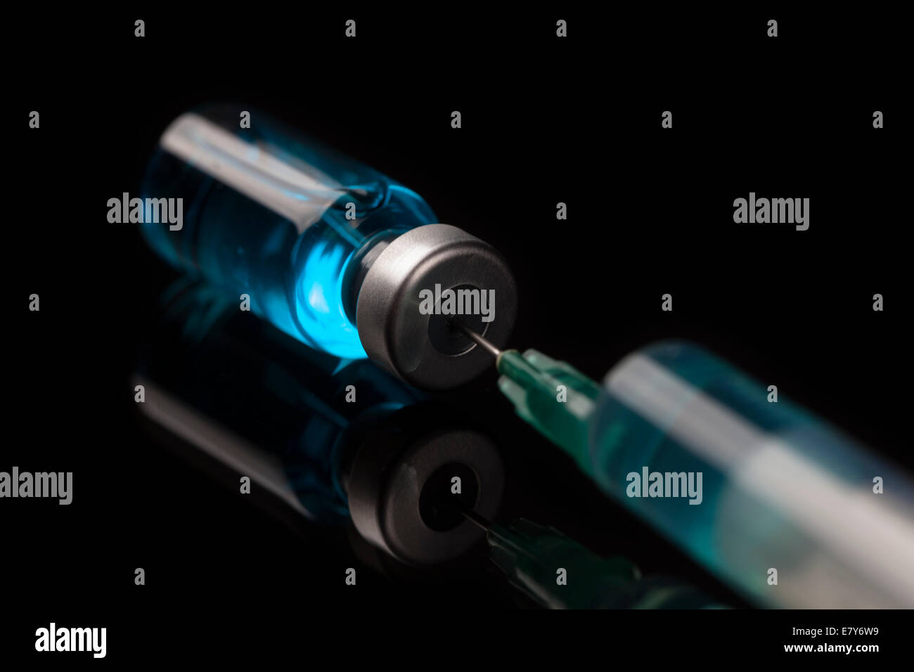 Injection bottle hi-res stock photography and images - Alamy