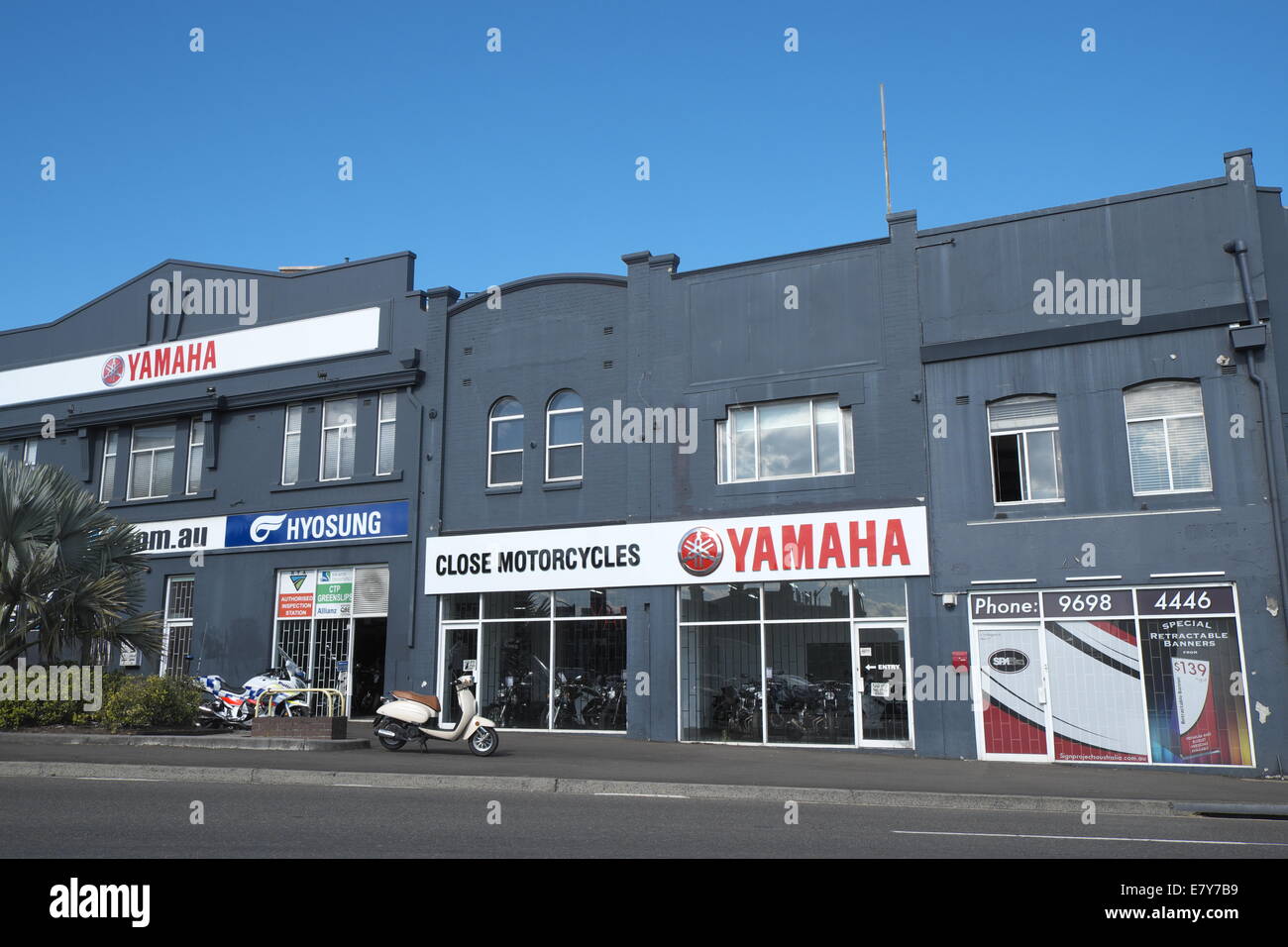 Yamaha motorbike motorcycle transport hi-res stock photography and ...