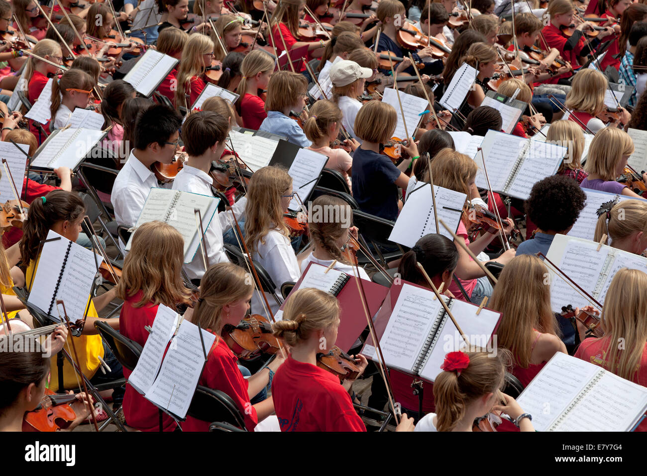 Orchestra hi-res stock photography and images - Alamy