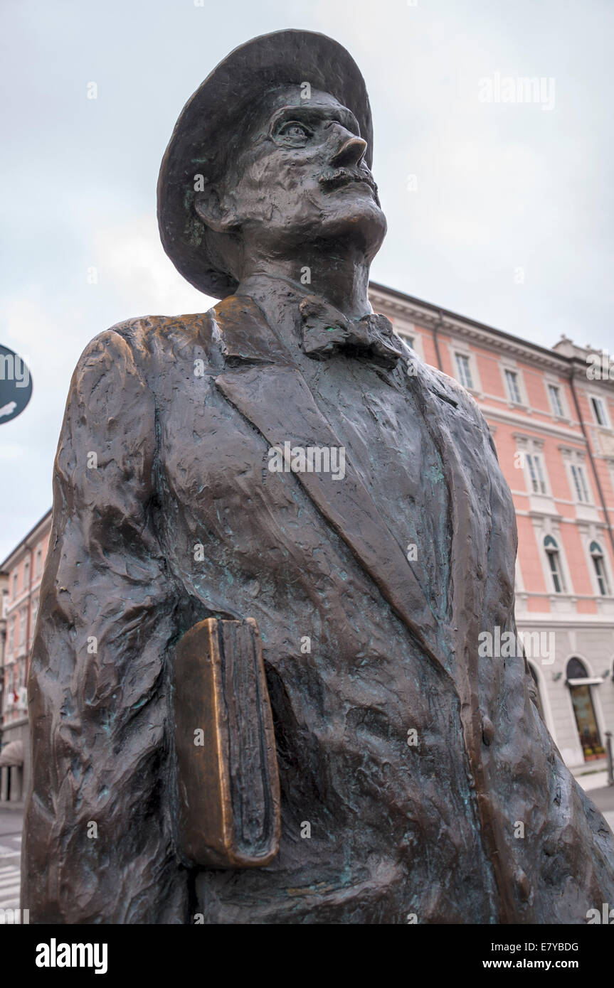 Trieste italy statue james joyce hi-res stock photography and images ...