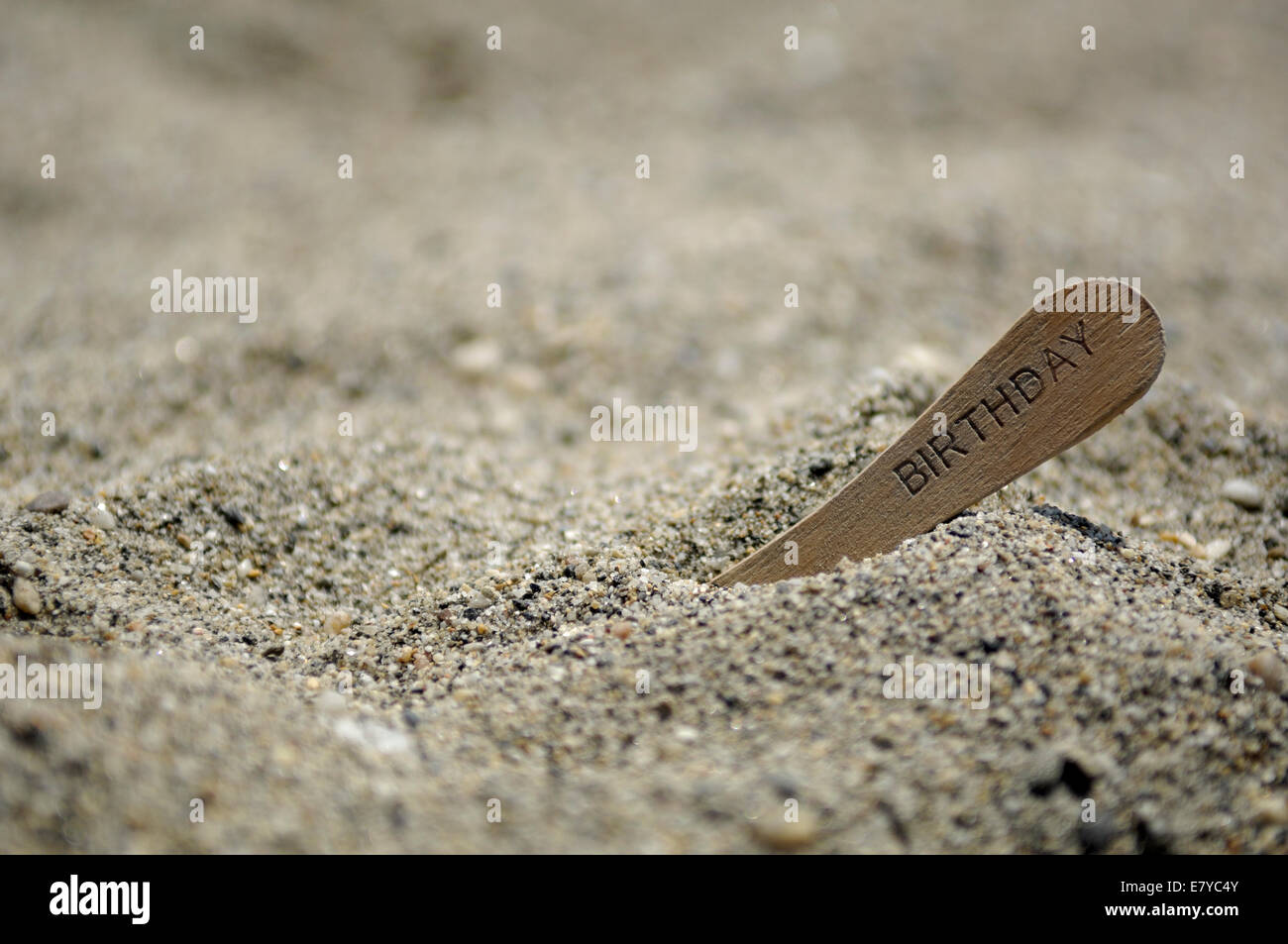Happy birthday post it hi-res stock photography and images - Alamy