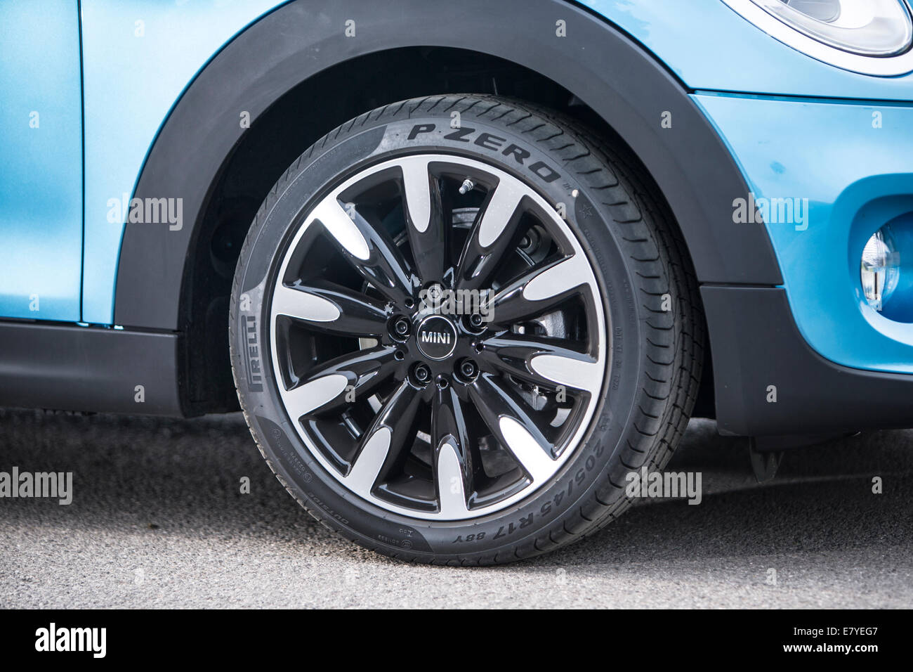 the new 2014 Mini 5 door cooper d in Blue Stock Photo - Alamy