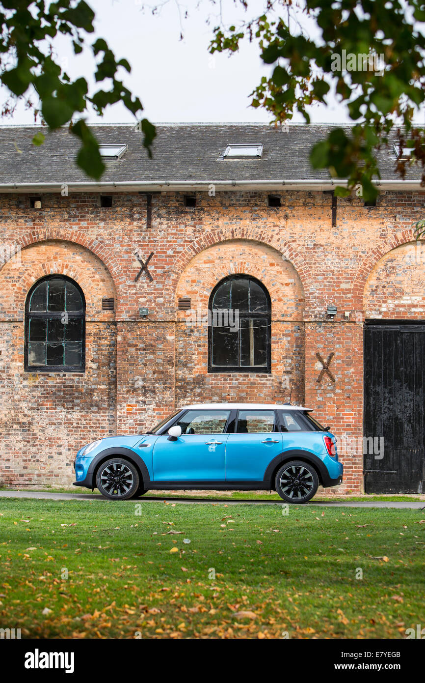 Blue mini cooper hi-res stock photography and images - Alamy