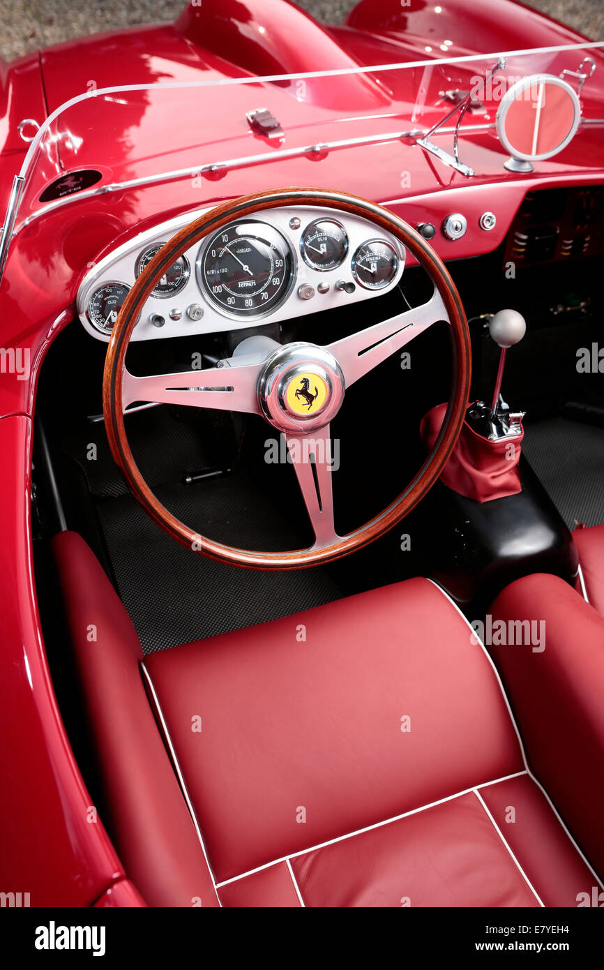 1958 Ferrari pontoon fender testarossa Stock Photo - Alamy