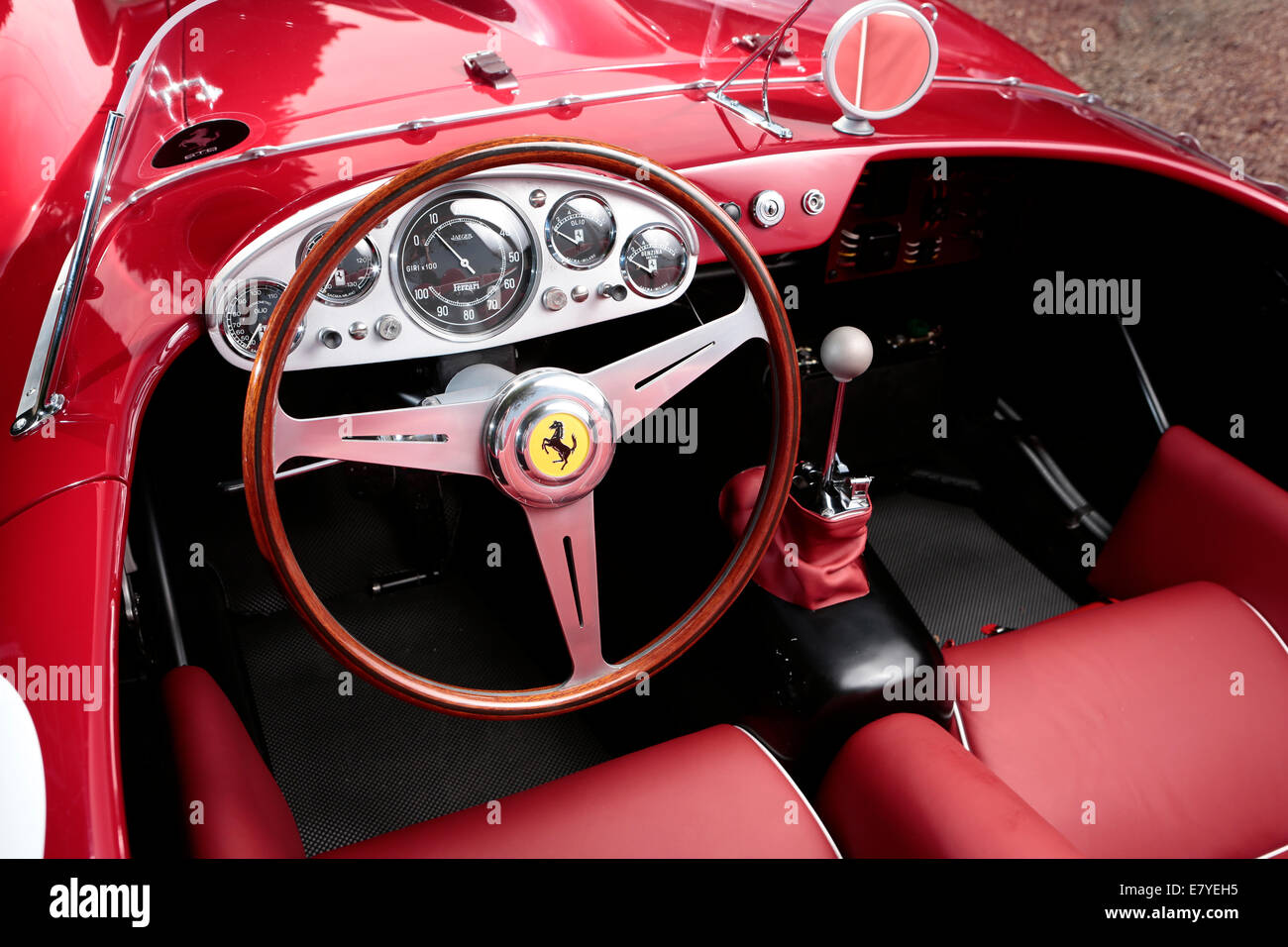 1958 Ferrari pontoon fender testarossa Stock Photo - Alamy