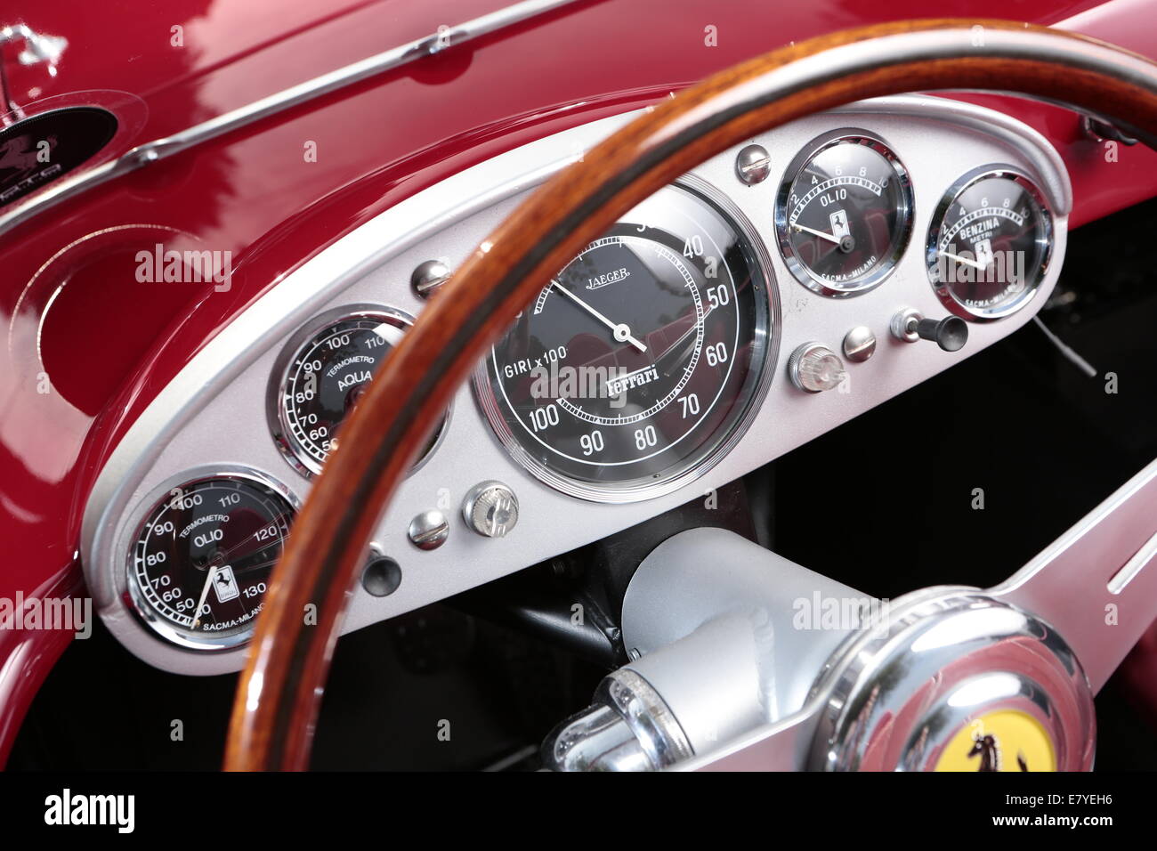 1958 Ferrari pontoon fender testarossa Stock Photo - Alamy