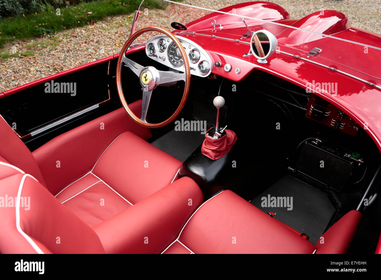 1958 Ferrari pontoon fender testarossa Stock Photo - Alamy