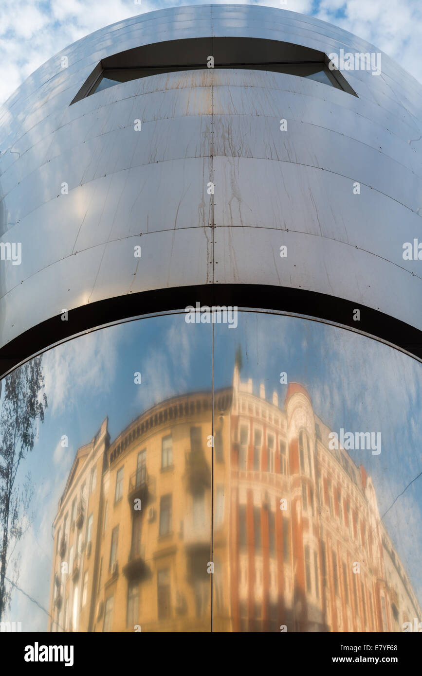 building ref;ect on a metal building Stock Photo - Alamy