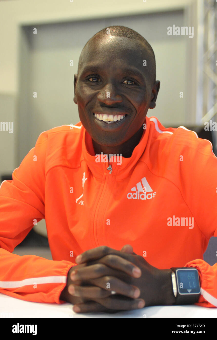 Emmanuel kipchirchir mutai of kenya hi-res stock photography and images ...