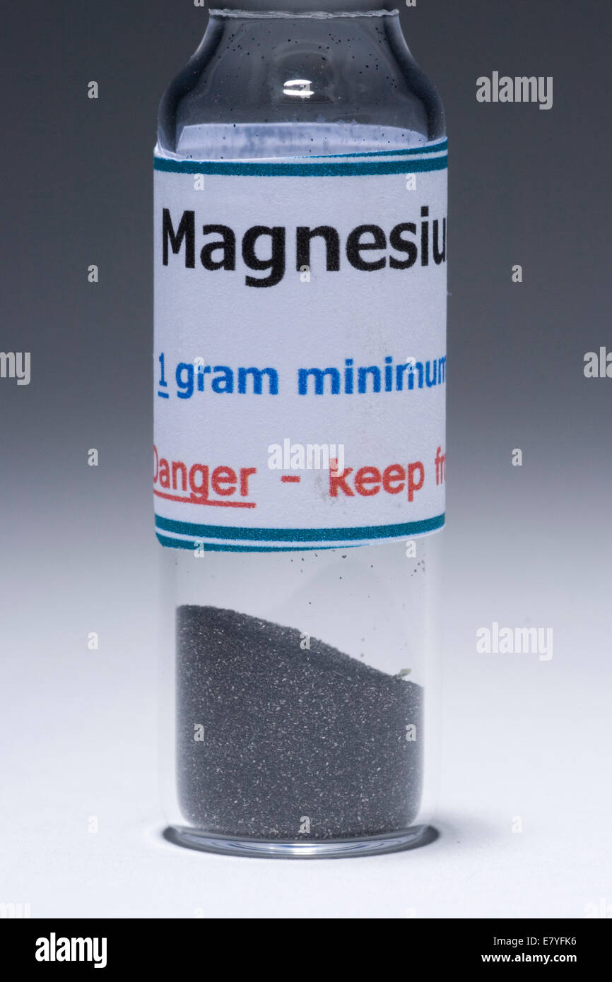 Magnesium granules hi-res stock photography and images - Alamy