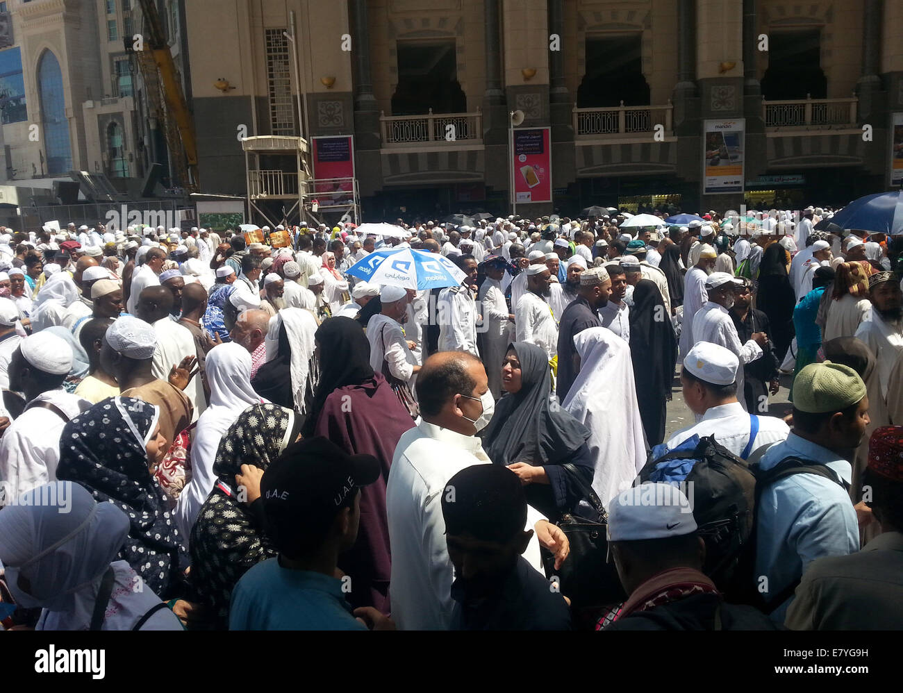 Mecca saudi arabia friday prayers hi-res stock photography and images ...