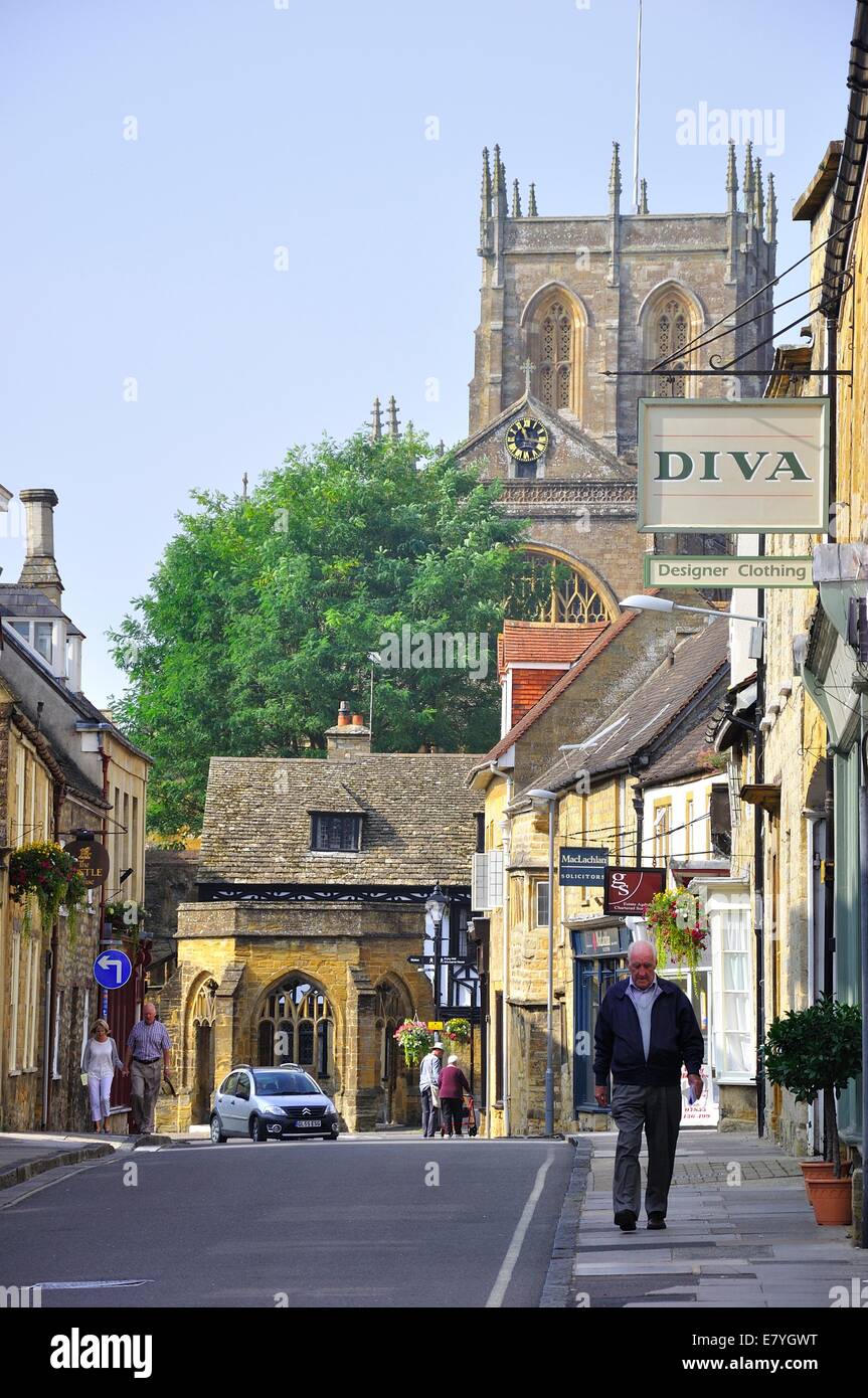 Hamstone buildings hi-res stock photography and images - Alamy