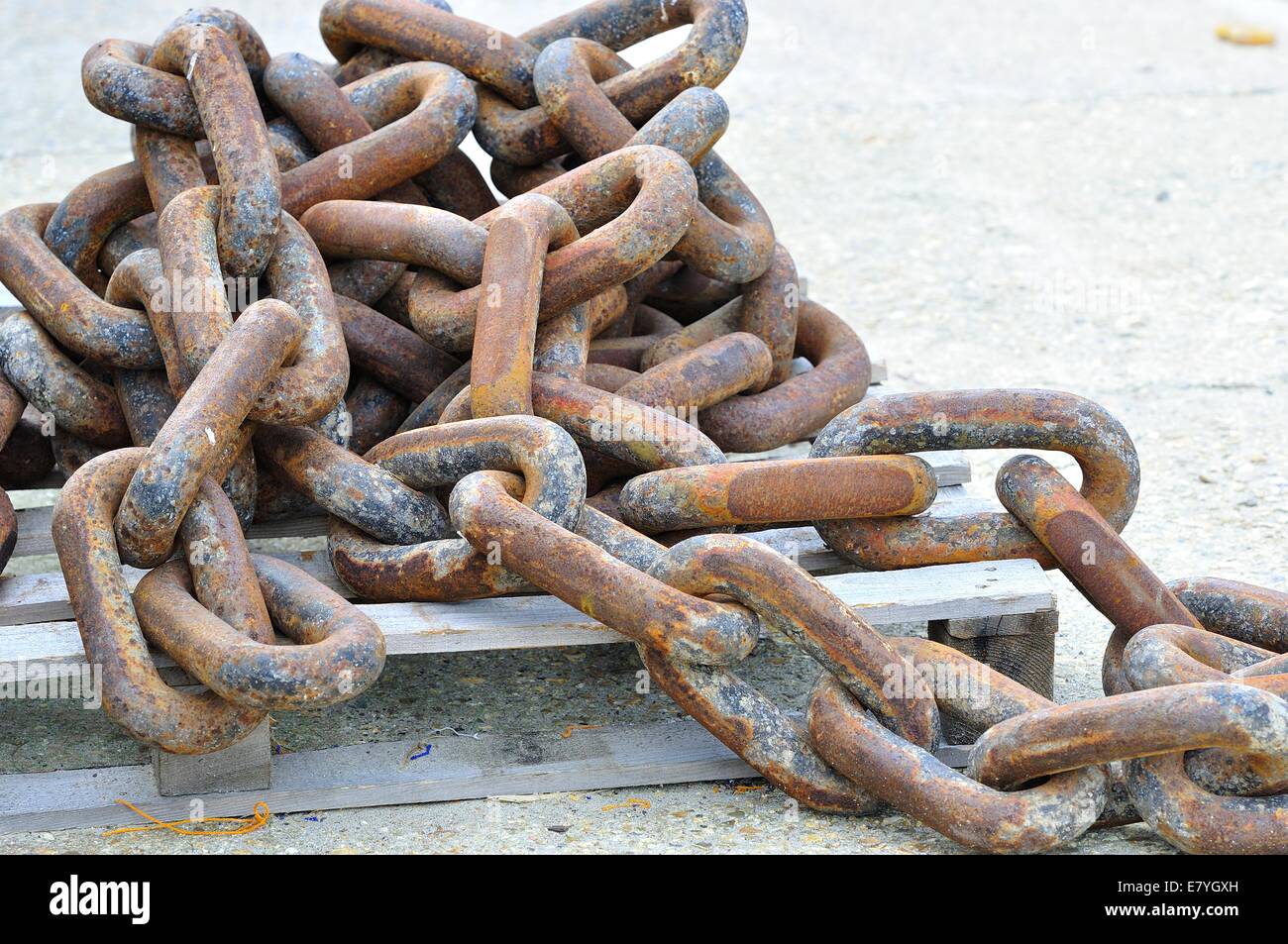 Heavy steel chain hi-res stock photography and images - Alamy