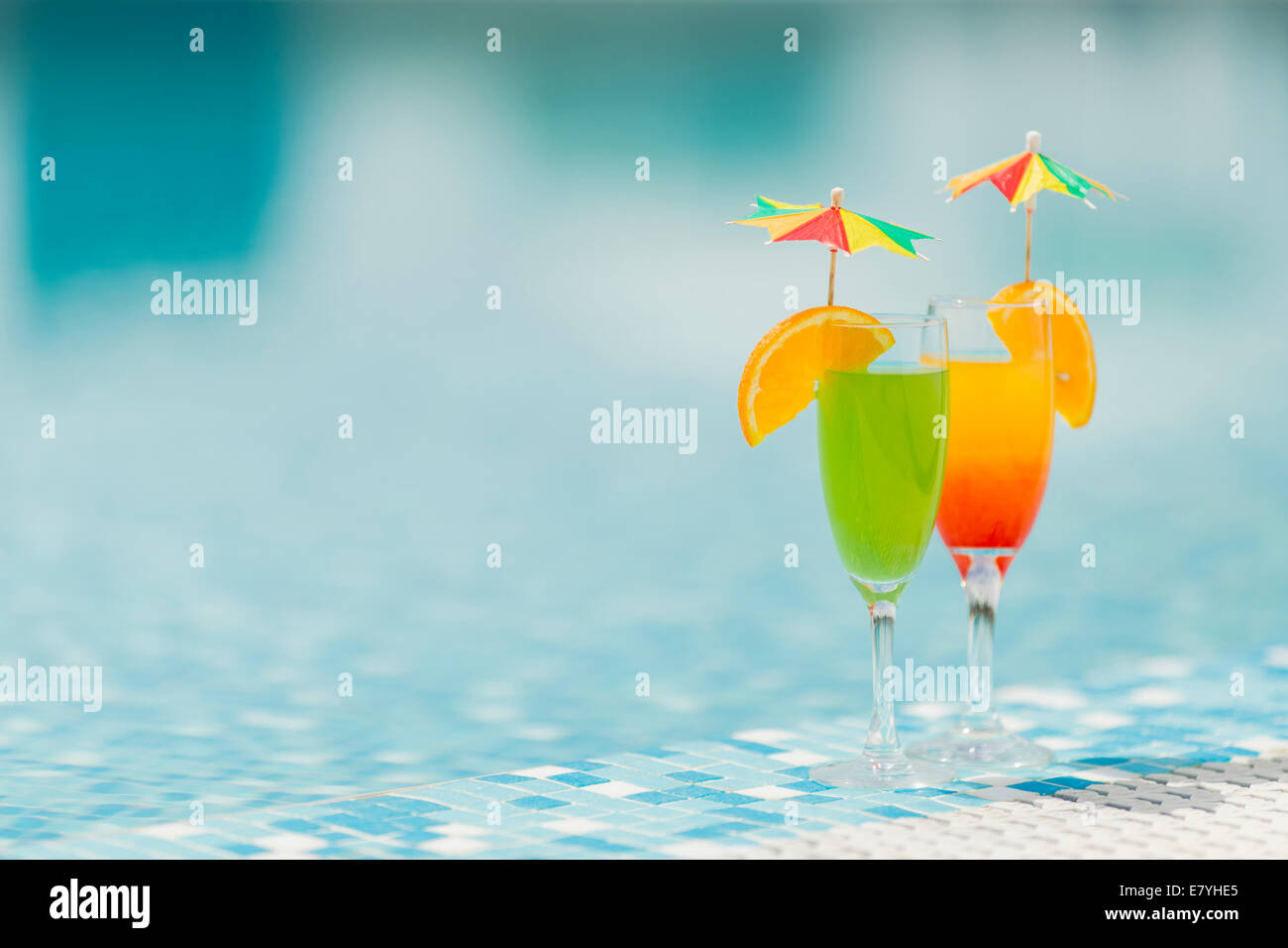 Cocktails by the pool hi-res stock photography and images - Alamy