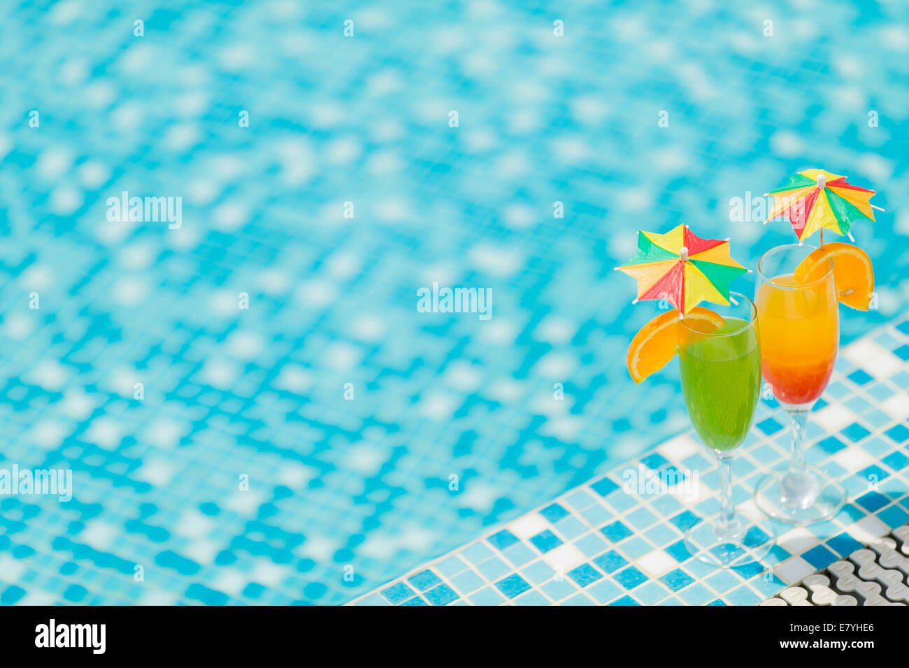 Cocktails by the pool hi-res stock photography and images - Alamy