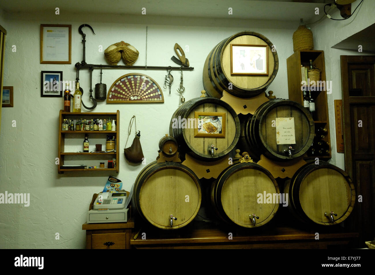 Toneles toneles hi-res stock photography and images - Alamy