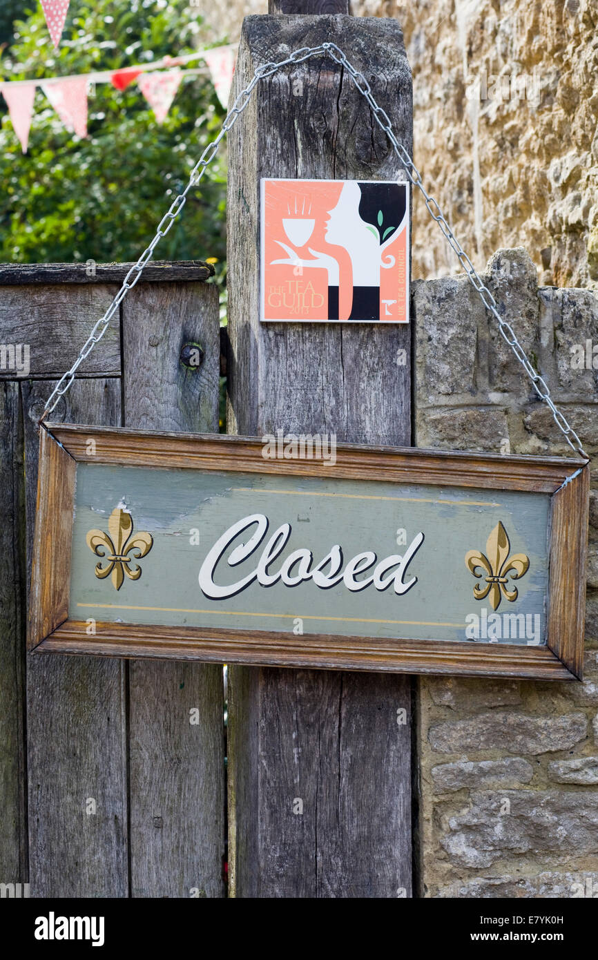 Cafe closed sign hi-res stock photography and images - Alamy