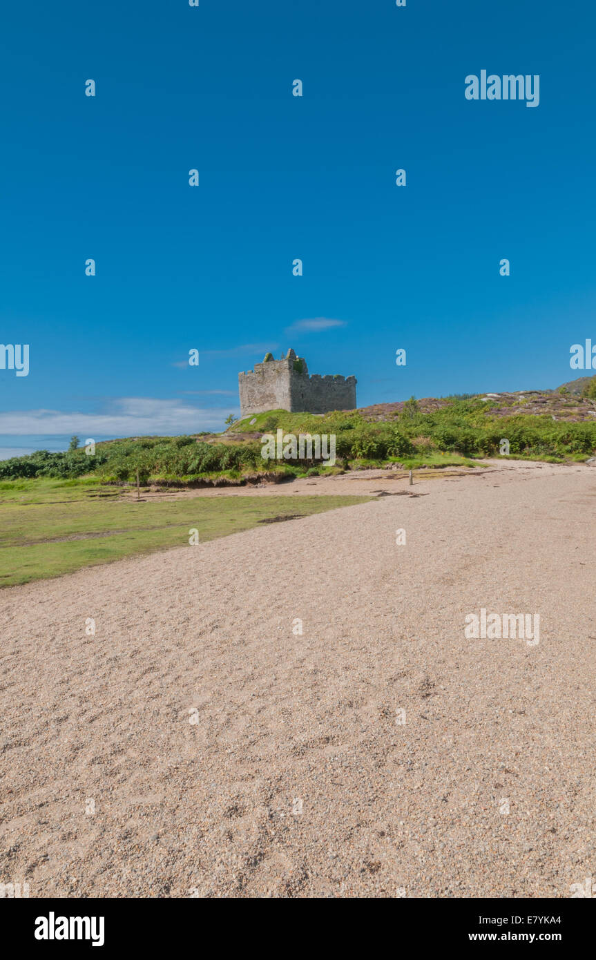 Castle tioram hi-res stock photography and images - Alamy
